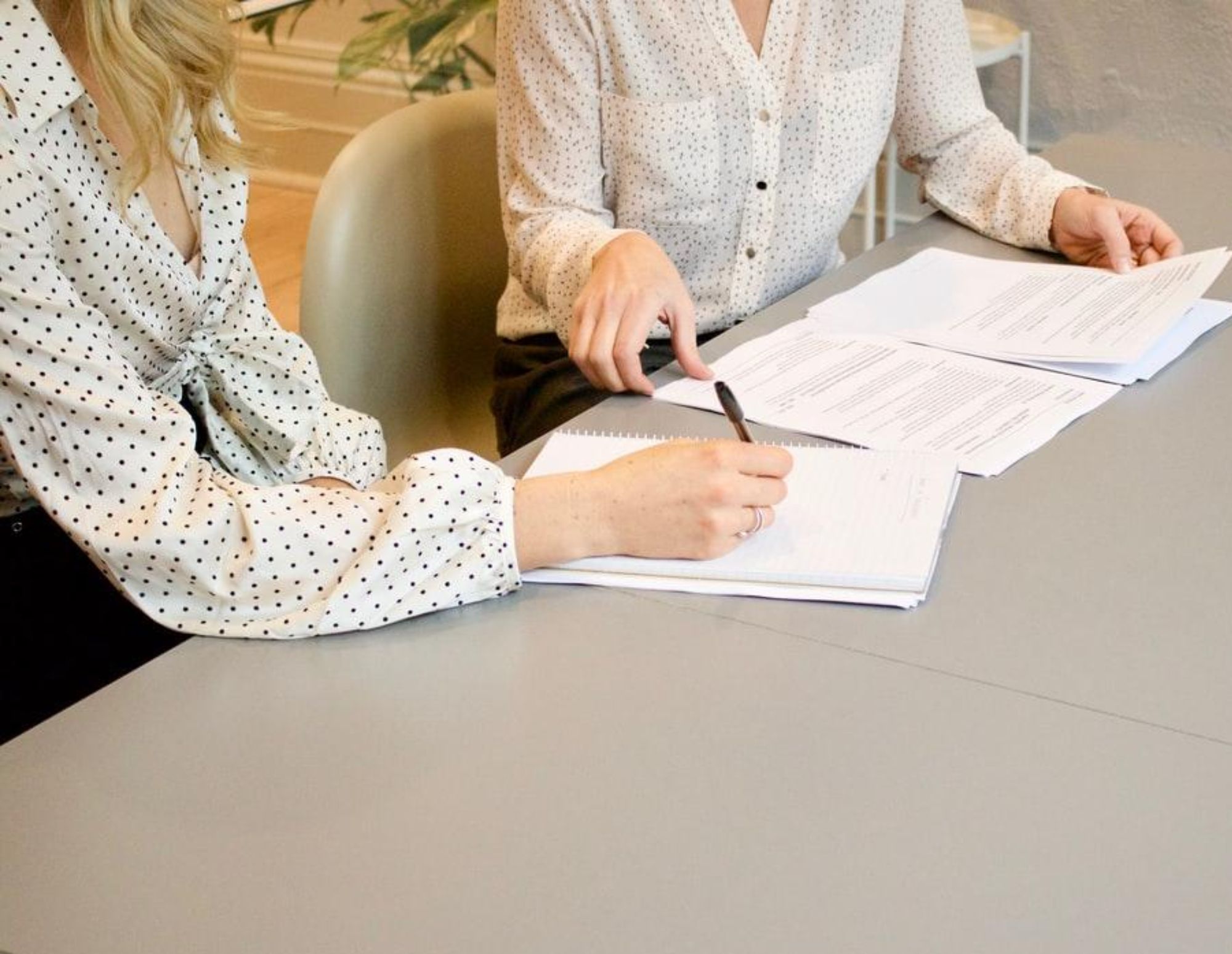 Business Contract Best Practices for Independents | HoneyBook